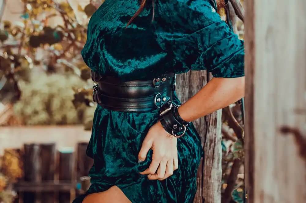 Cinto Corset de Couro Preto: realize suas fantasias mais íntimas