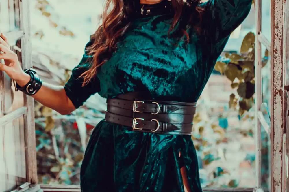 Cinto Corset de Couro Preto: realize suas fantasias mais íntimas