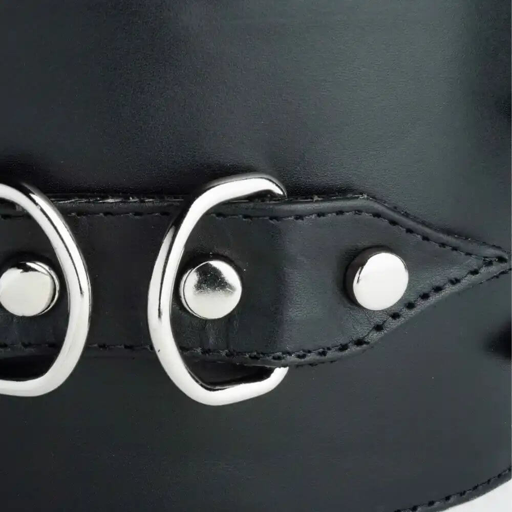 Cinto Corset de Couro Preto: realize suas fantasias mais íntimas